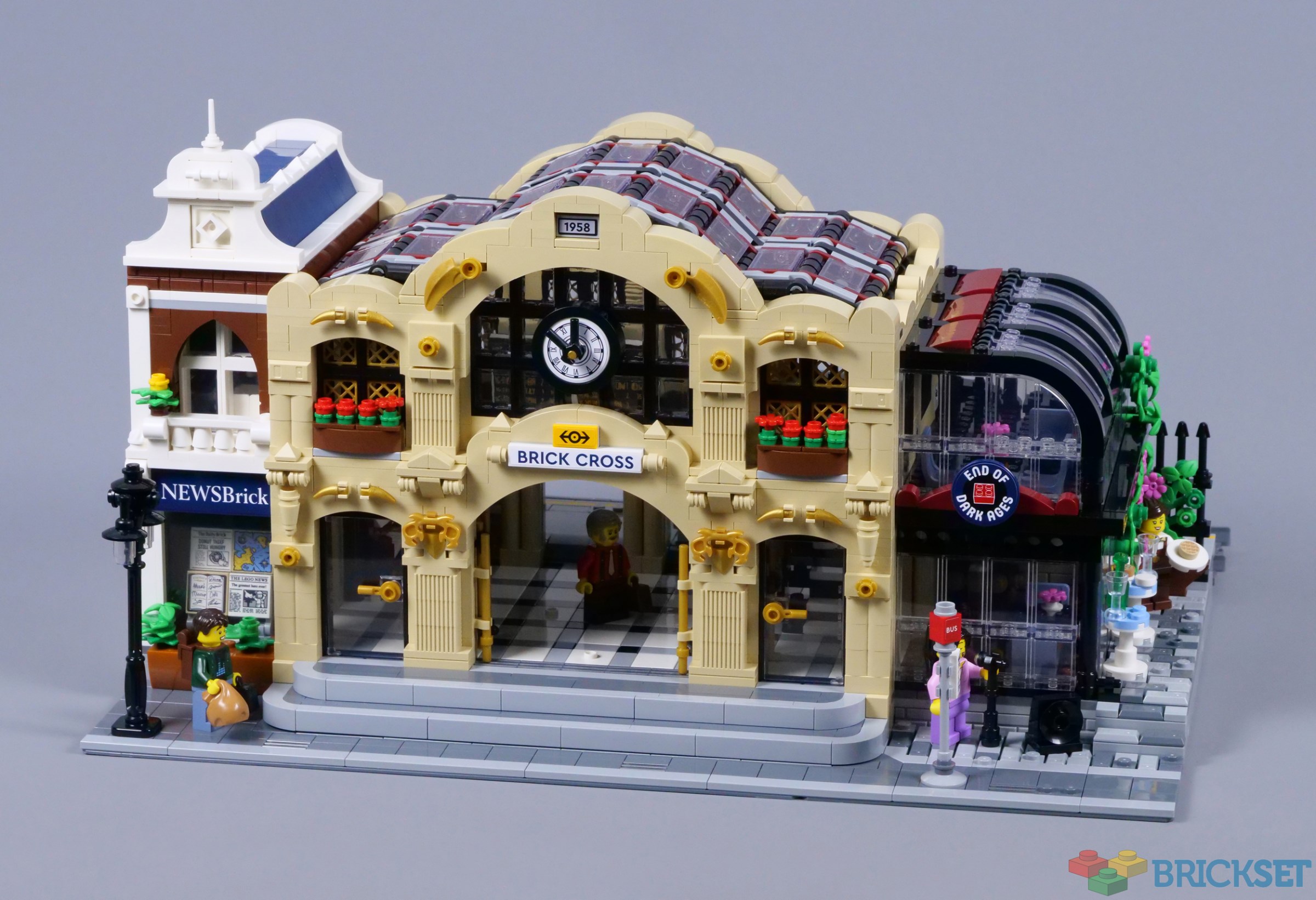 LEGO BrickLink 910034 Brick Cross Train Station review | Brickset