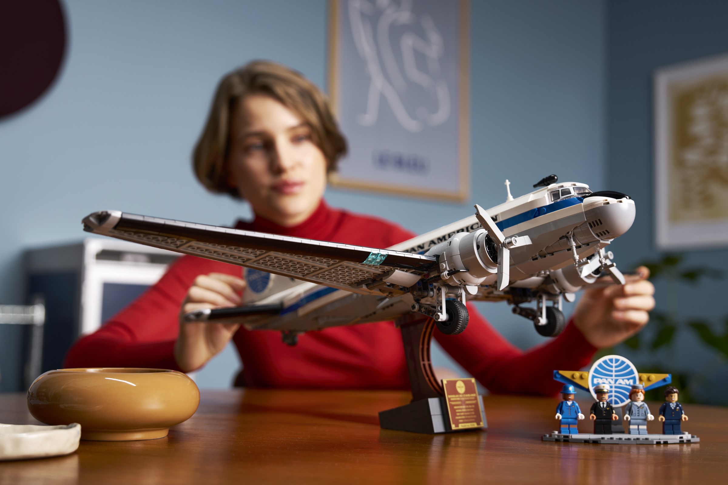 LEGO Icons 11378 Douglas DC-3 PAN AM Airliner revealed! | Brickset