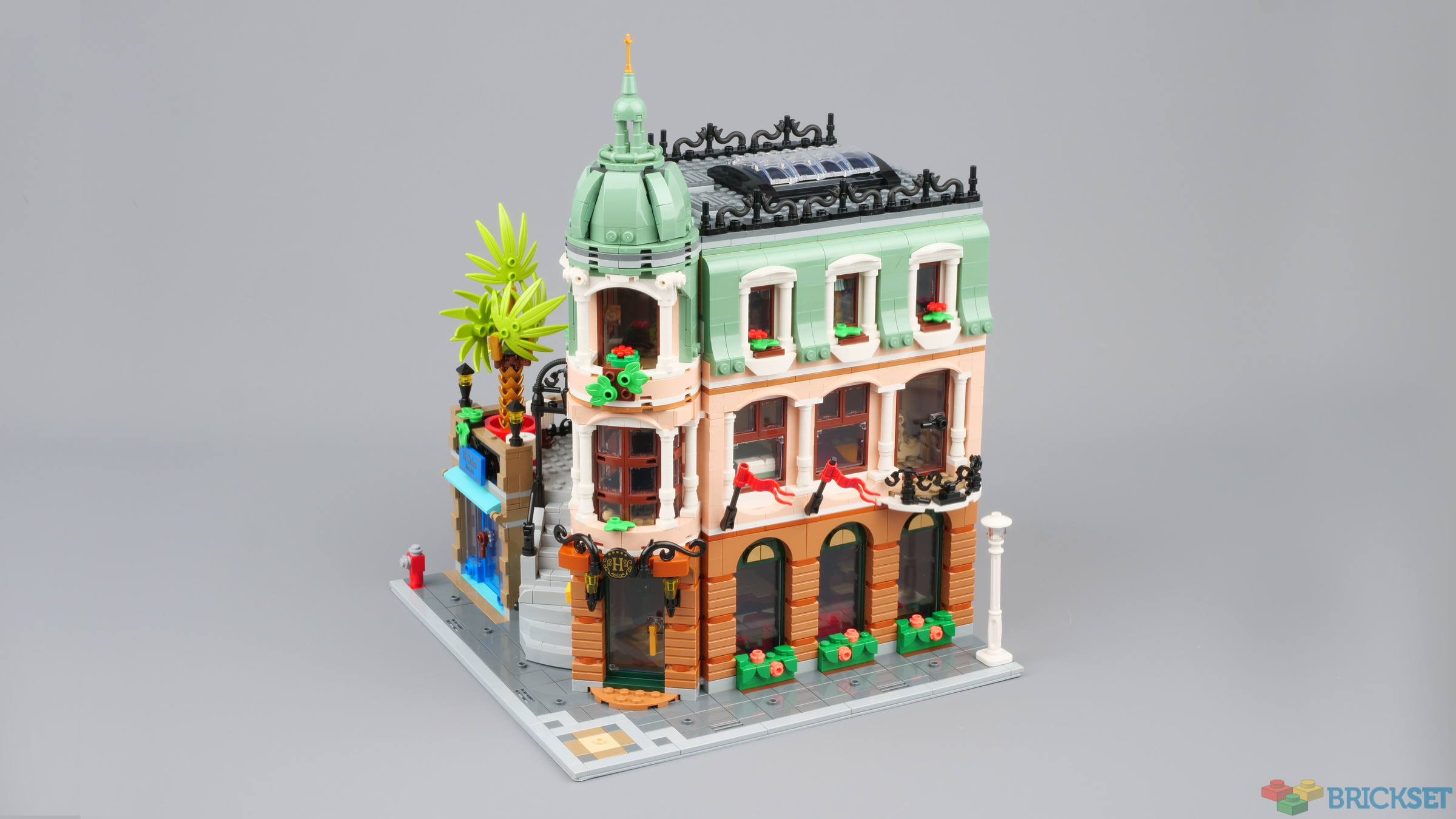 Review: 10297 Boutique Hotel | Brickset: LEGO set guide and database